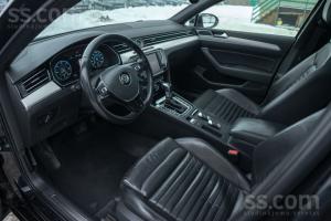 Black Volkswagen Passat B8 2015 in Liepaja, with an engine capacity of 1.40 L and mileage of 262 thousand km for 16000 €, photo 12 on AUTOMOTO.COM.LV