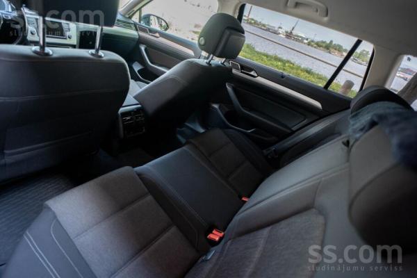 Black Volkswagen Passat B8 2015 in Riga, with an engine capacity of 1.60 L and mileage of 258 thousand km for 8300 €, photo 10 on AUTOMOTO.COM.LV