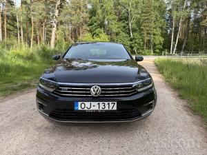Black Volkswagen Passat B8 2015 in Jurmala, with an engine capacity of 1.40 L and mileage of 239 thousand km for 14700 €, photo 3 on AUTOMOTO.COM.LV