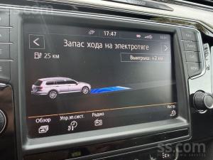 Black Volkswagen Passat B8 2015 in Jurmala, with an engine capacity of 1.40 L and mileage of 239 thousand km for 14700 €, photo 8 on AUTOMOTO.COM.LV