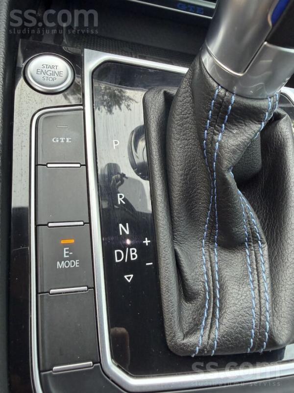 Black Volkswagen Passat B8 2015 in Jurmala, with an engine capacity of 1.40 L and mileage of 239 thousand km for 14700 €, photo 8 on AUTOMOTO.COM.LV