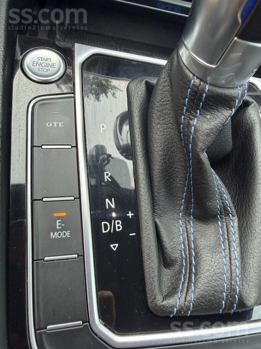 Black Volkswagen Passat B8 2015 in Jurmala, with an engine capacity of 1.40 L and mileage of 239 thousand km for 14700 €, photo 9 on AUTOMOTO.COM.LV