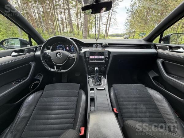 Black Volkswagen Passat B8 2015 in Jurmala, with an engine capacity of 1.40 L and mileage of 239 thousand km for 14700 €, photo 9 on AUTOMOTO.COM.LV