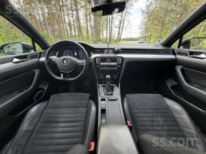 Black Volkswagen Passat B8 2015 in Jurmala, with an engine capacity of 1.40 L and mileage of 239 thousand km for 14700 €, photo 10 on AUTOMOTO.COM.LV