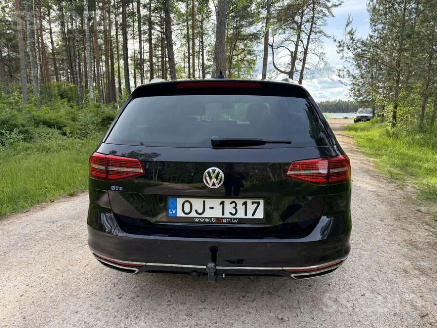 Black Volkswagen Passat B8 2015 in Jurmala, with an engine capacity of 1.40 L and mileage of 239 thousand km for 14700 €, photo 14 on AUTOMOTO.COM.LV