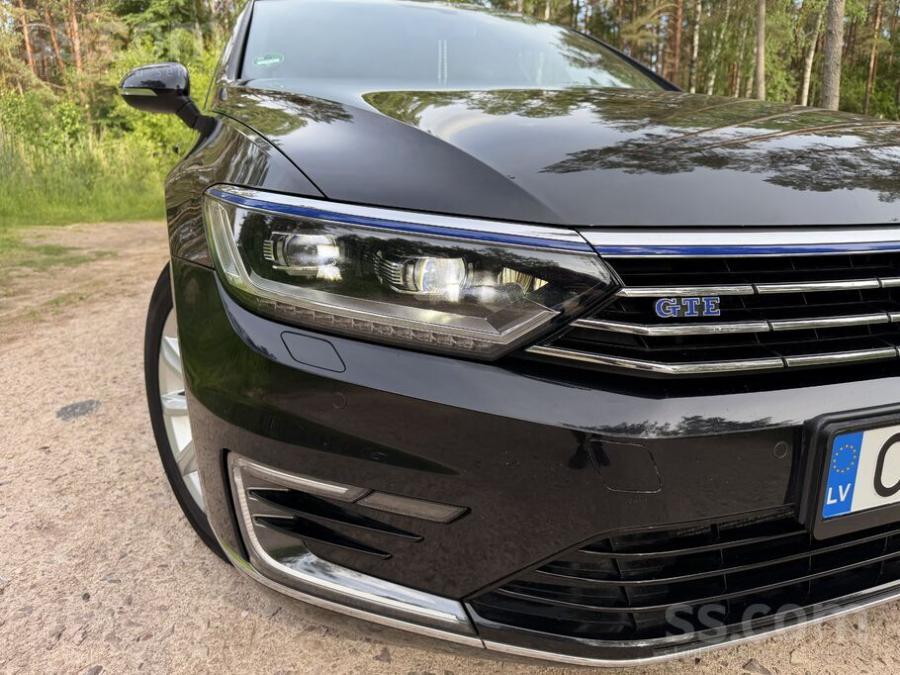 Black Volkswagen Passat B8 2015 in Jurmala, with an engine capacity of 1.40 L and mileage of 239 thousand km for 14700 €, photo 19 on AUTOMOTO.COM.LV