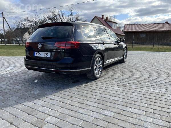 Black Volkswagen Passat B8 2015 in Riga, with an engine capacity of 2.00 L and mileage of 289 thousand km for 9990 €, photo 5 on AUTOMOTO.COM.LV