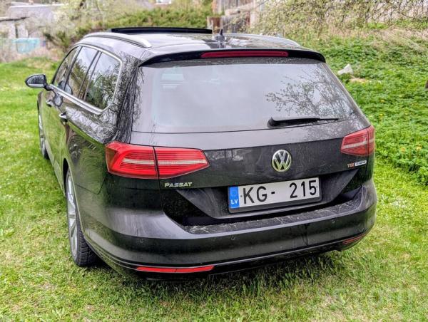 Black Volkswagen Passat B8 2015 in Riga, with an engine capacity of 1.60 L and mileage of 261 thousand km for 9900 €, photo 3 on AUTOMOTO.COM.LV