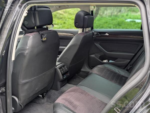 Black Volkswagen Passat B8 2015 in Riga, with an engine capacity of 1.60 L and mileage of 261 thousand km for 9900 €, photo 9 on AUTOMOTO.COM.LV