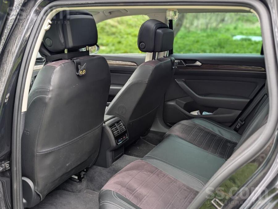 Black Volkswagen Passat B8 2015 in Riga, with an engine capacity of 1.60 L and mileage of 261 thousand km for 9900 €, photo 10 on AUTOMOTO.COM.LV