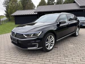 Black Volkswagen Passat B8 2015 in Cesis, with an engine capacity of 1.40 L and mileage of 252 thousand km for 12750 €, photo  on AUTOMOTO.COM.LV