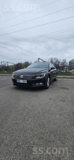 Melns Volkswagen Passat B8 2015 Rīga, ar dzinēja tilpumu 2.00 L un nobraukumu 437 tūkst. km par 5400 €, foto  vietnē AUTOMOTO.COM.LV