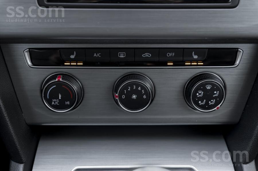 Black Volkswagen Passat B8 2015 in Riga, with an engine capacity of 1.60 L and mileage of 300 thousand km for 7700 €, photo 14 on AUTOMOTO.COM.LV
