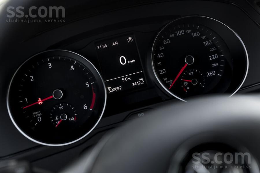 Black Volkswagen Passat B8 2015 in Riga, with an engine capacity of 1.60 L and mileage of 300 thousand km for 7700 €, photo 15 on AUTOMOTO.COM.LV