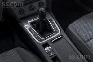 Black Volkswagen Passat B8 2015 in Riga, with an engine capacity of 1.60 L and mileage of 300 thousand km for 7700 €, photo 16 on AUTOMOTO.COM.LV