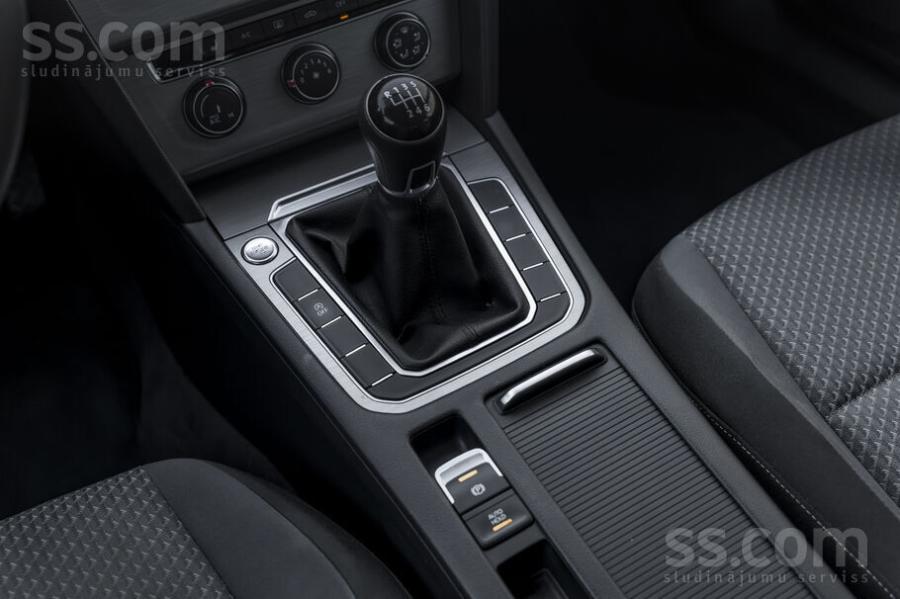 Black Volkswagen Passat B8 2015 in Riga, with an engine capacity of 1.60 L and mileage of 300 thousand km for 7700 €, photo 16 on AUTOMOTO.COM.LV