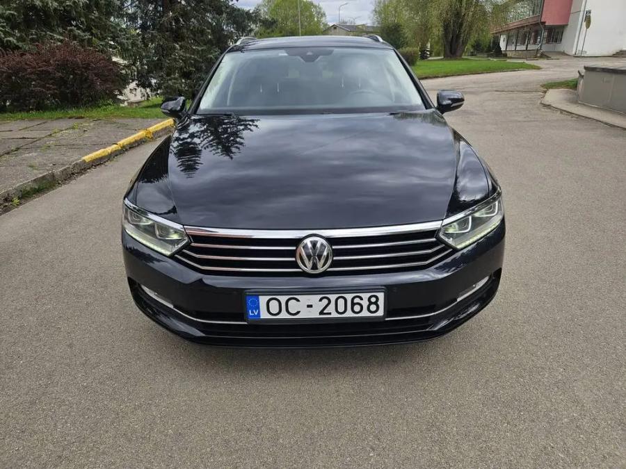 Black Volkswagen Passat B8 2015 in Jekabpils, with an engine capacity of 2.00 L and mileage of 272 thousand km for 10490 €, photo 3 on AUTOMOTO.COM.LV