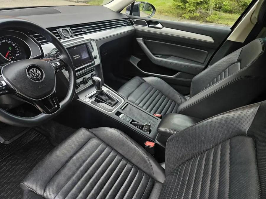 Black Volkswagen Passat B8 2015 in Jekabpils, with an engine capacity of 2.00 L and mileage of 272 thousand km for 10490 €, photo 13 on AUTOMOTO.COM.LV