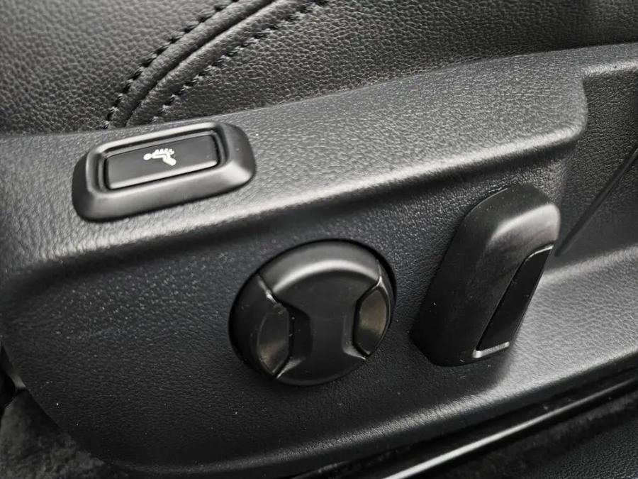Black Volkswagen Passat B8 2015 in Jekabpils, with an engine capacity of 2.00 L and mileage of 272 thousand km for 10490 €, photo 15 on AUTOMOTO.COM.LV
