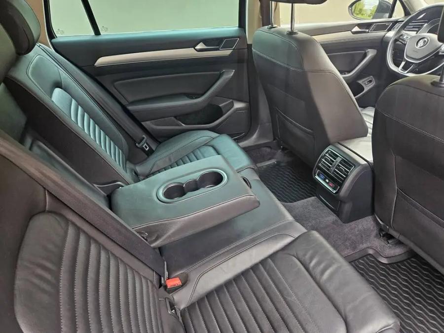 Black Volkswagen Passat B8 2015 in Jekabpils, with an engine capacity of 2.00 L and mileage of 272 thousand km for 10490 €, photo 18 on AUTOMOTO.COM.LV