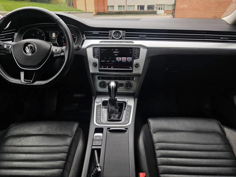 Black Volkswagen Passat B8 2015 in Jekabpils, with an engine capacity of 2.00 L and mileage of 272 thousand km for 10490 €, photo 19 on AUTOMOTO.COM.LV