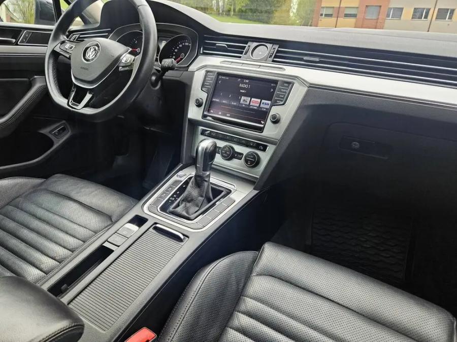 Black Volkswagen Passat B8 2015 in Jekabpils, with an engine capacity of 2.00 L and mileage of 272 thousand km for 10490 €, photo 20 on AUTOMOTO.COM.LV