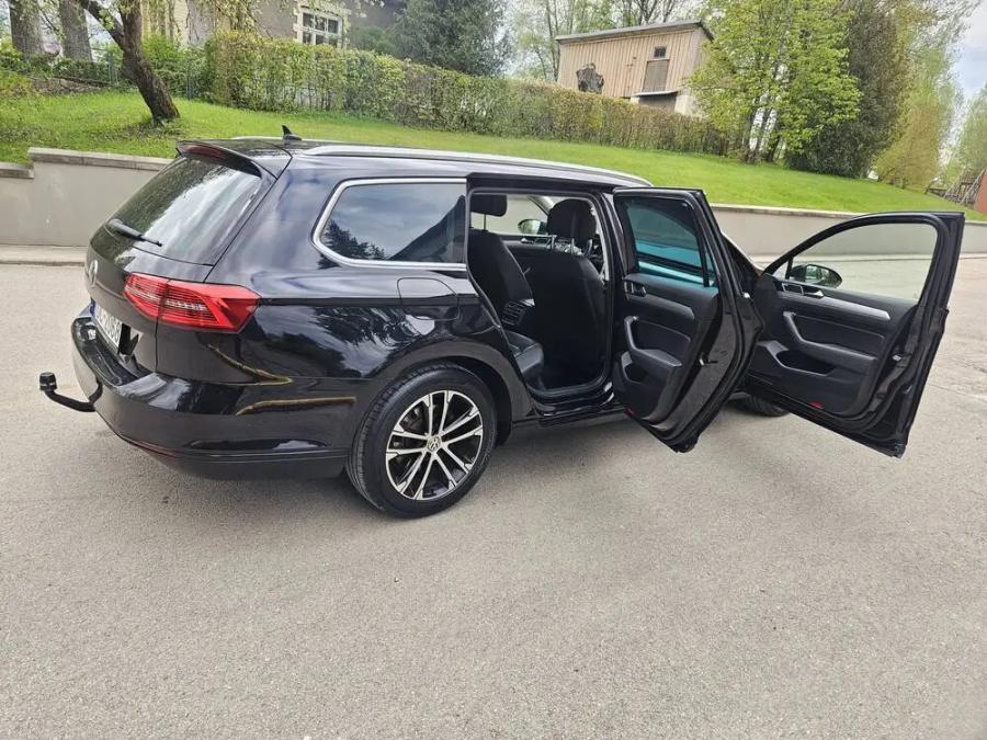 Black Volkswagen Passat B8 2015 in Jekabpils, with an engine capacity of 2.00 L and mileage of 272 thousand km for 10490 €, photo 21 on AUTOMOTO.COM.LV