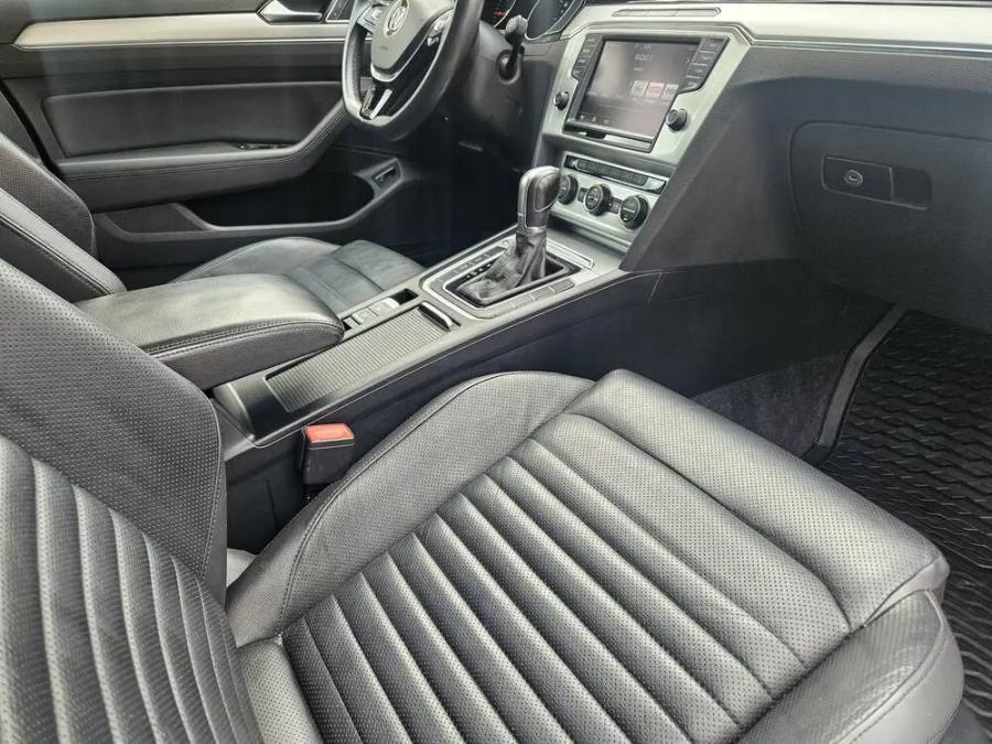 Black Volkswagen Passat B8 2015 in Jekabpils, with an engine capacity of 2.00 L and mileage of 272 thousand km for 10490 €, photo 22 on AUTOMOTO.COM.LV