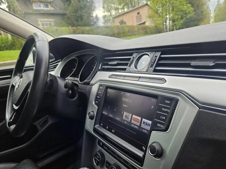 Black Volkswagen Passat B8 2015 in Jekabpils, with an engine capacity of 2.00 L and mileage of 272 thousand km for 10490 €, photo 23 on AUTOMOTO.COM.LV