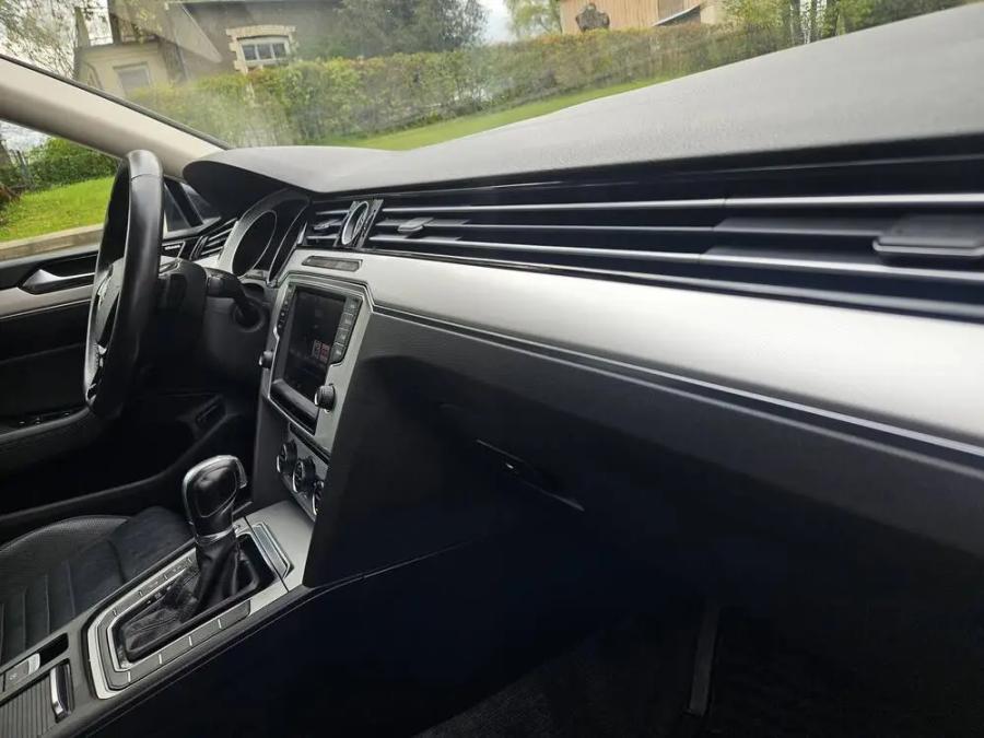 Black Volkswagen Passat B8 2015 in Jekabpils, with an engine capacity of 2.00 L and mileage of 272 thousand km for 10490 €, photo 24 on AUTOMOTO.COM.LV