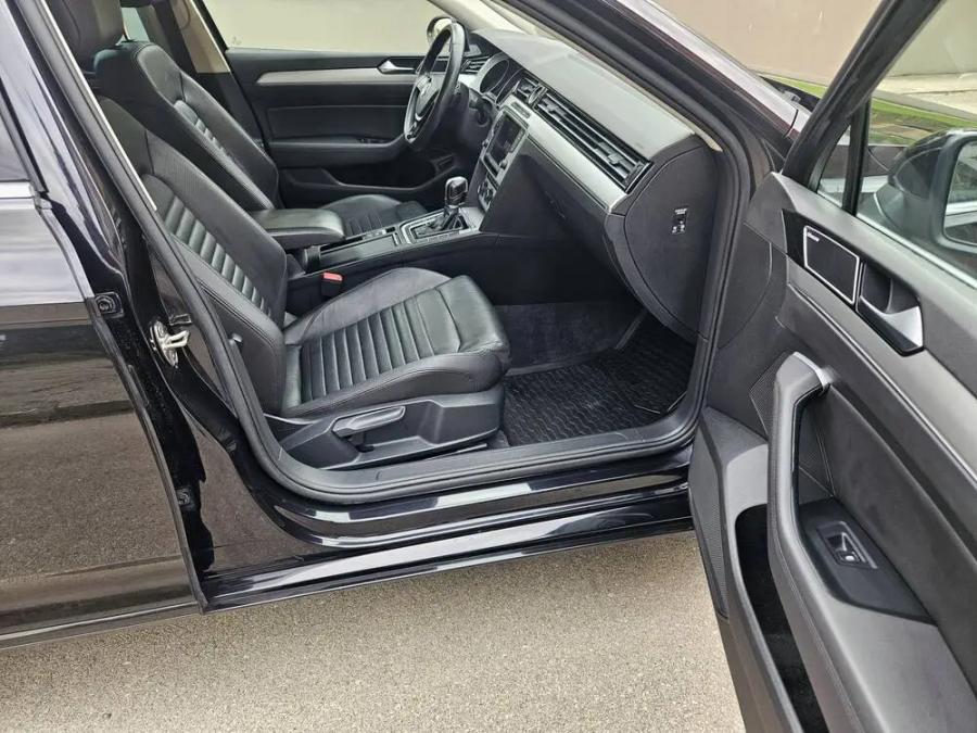 Black Volkswagen Passat B8 2015 in Jekabpils, with an engine capacity of 2.00 L and mileage of 272 thousand km for 10490 €, photo 26 on AUTOMOTO.COM.LV