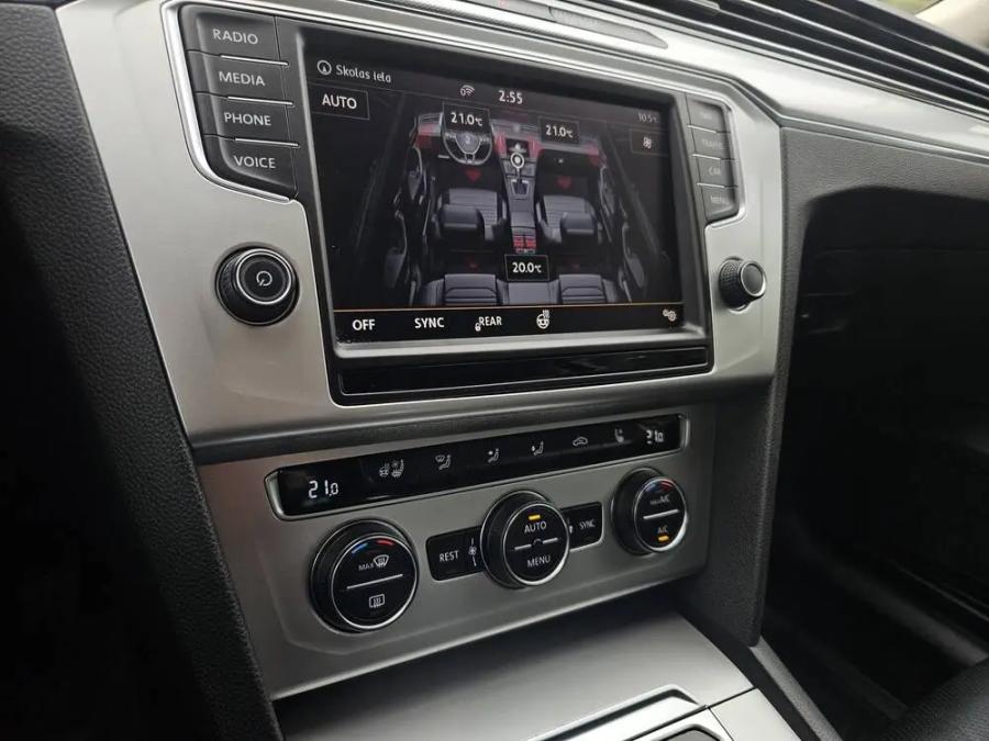 Black Volkswagen Passat B8 2015 in Jekabpils, with an engine capacity of 2.00 L and mileage of 272 thousand km for 10490 €, photo 28 on AUTOMOTO.COM.LV