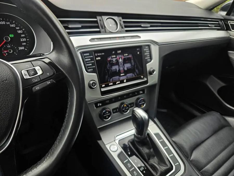 Black Volkswagen Passat B8 2015 in Jekabpils, with an engine capacity of 2.00 L and mileage of 272 thousand km for 10490 €, photo 31 on AUTOMOTO.COM.LV