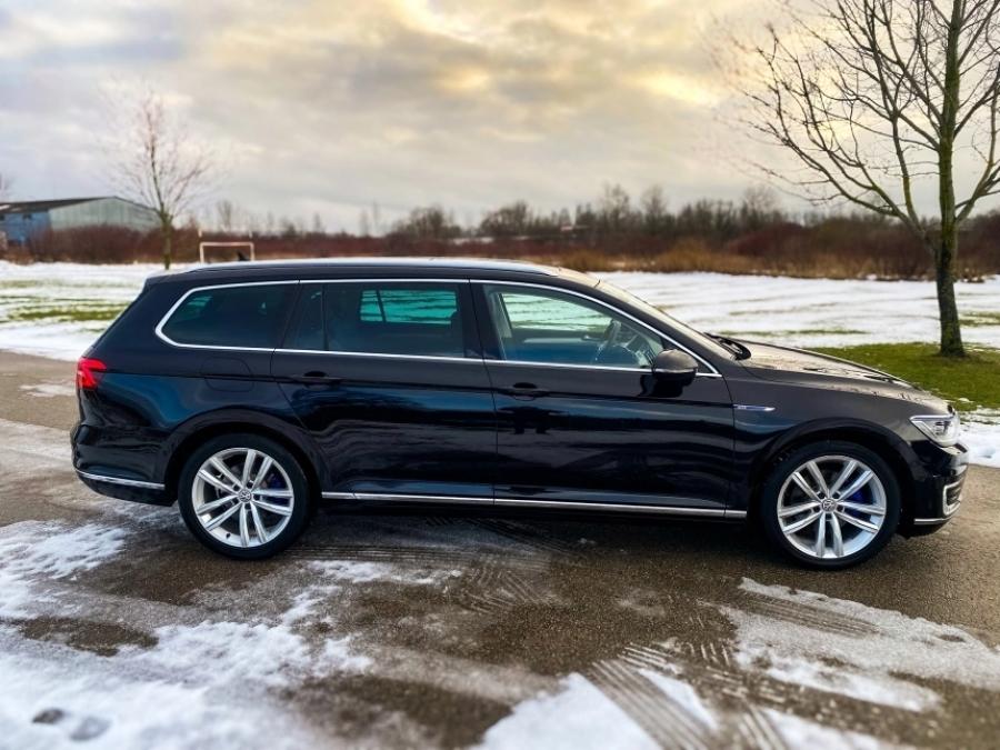 Black Volkswagen Passat B8 2015 in Riga, with an engine capacity of 1.40 L and mileage of 158 thousand km for 14750 €, photo 6 on AUTOMOTO.COM.LV