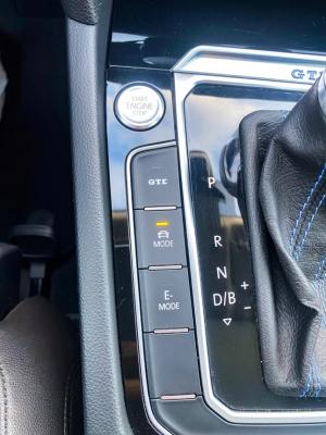 Black Volkswagen Passat B8 2015 in Riga, with an engine capacity of 1.40 L and mileage of 158 thousand km for 14750 €, photo 12 on AUTOMOTO.COM.LV