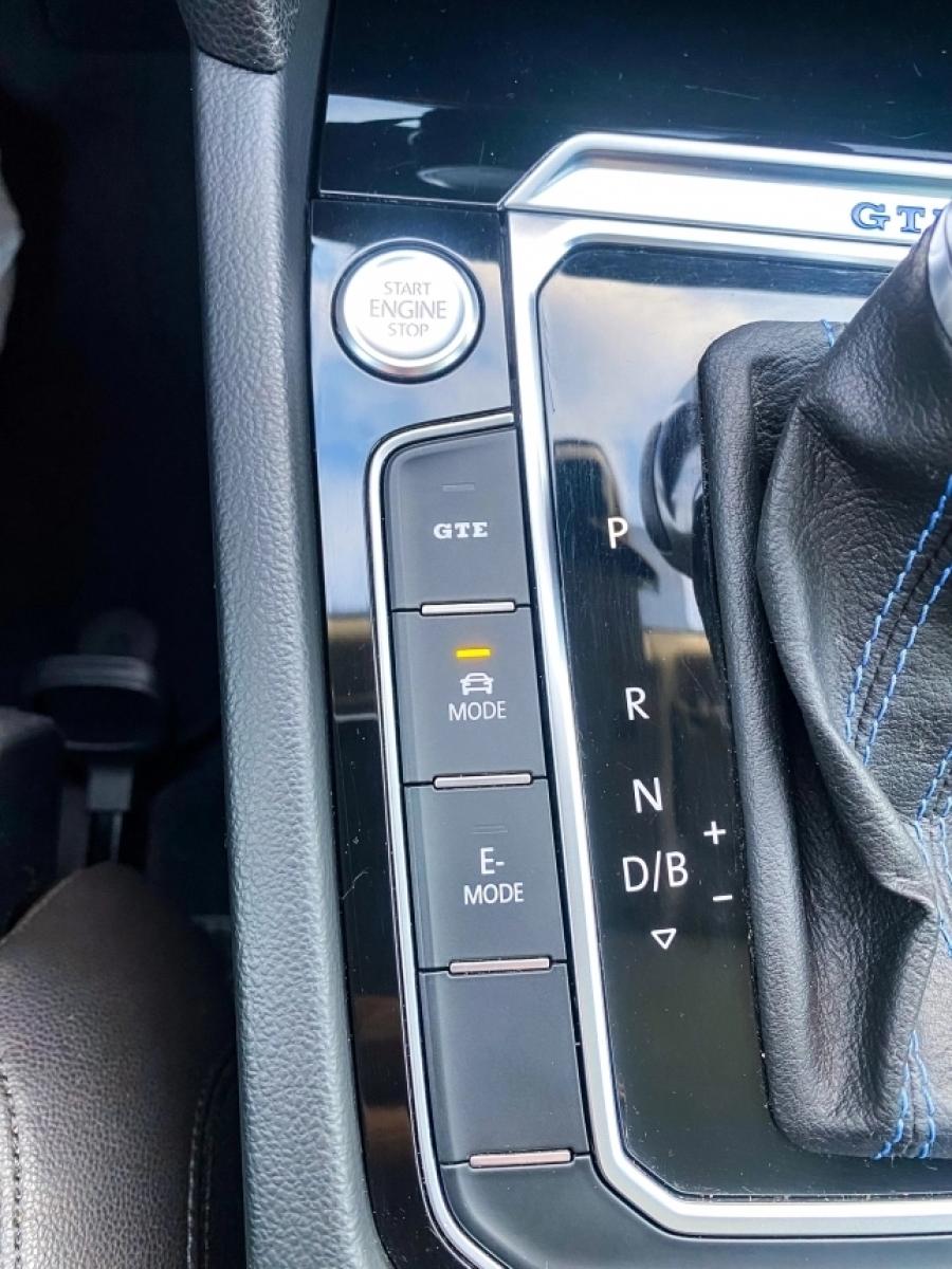 Black Volkswagen Passat B8 2015 in Riga, with an engine capacity of 1.40 L and mileage of 158 thousand km for 14750 €, photo 12 on AUTOMOTO.COM.LV