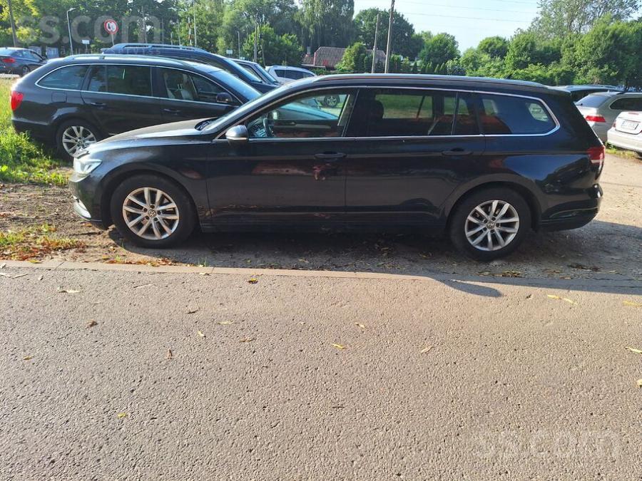 Black Volkswagen Passat B8 2015 in Riga, with an engine capacity of 2.00 L and mileage of 437 thousand km for 5100 €, photo 3 on AUTOMOTO.COM.LV
