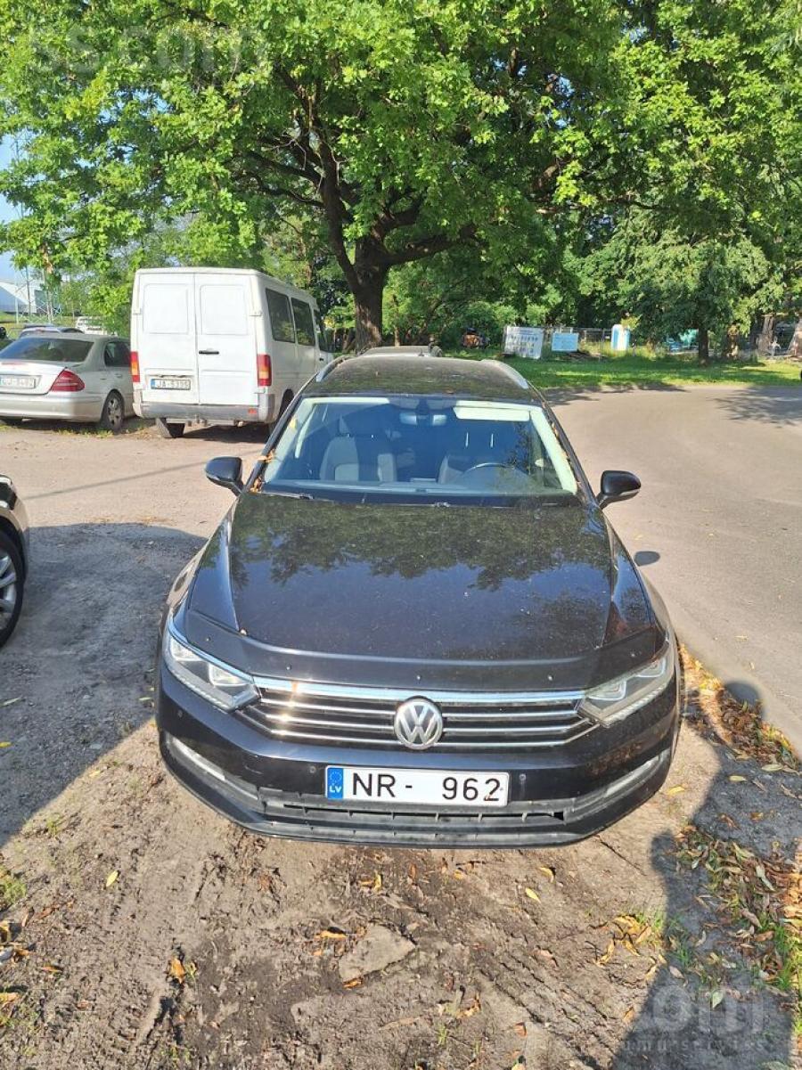 Black Volkswagen Passat B8 2015 in Riga, with an engine capacity of 2.00 L and mileage of 437 thousand km for 5100 €, photo 5 on AUTOMOTO.COM.LV