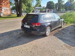 Black Volkswagen Passat B8 2015 in Riga, with an engine capacity of 2.00 L and mileage of 437 thousand km for 5100 €, photo 8 on AUTOMOTO.COM.LV