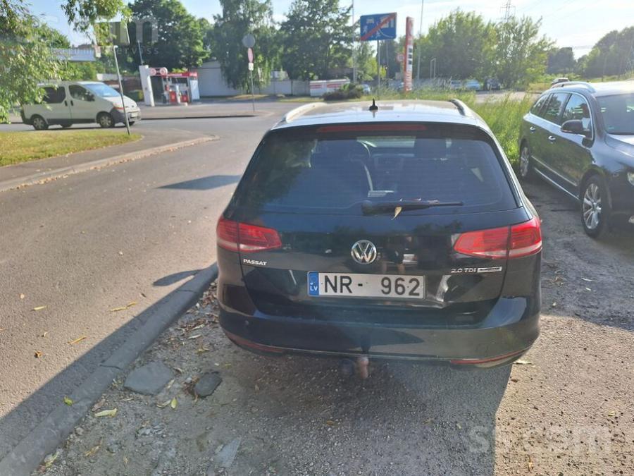 Black Volkswagen Passat B8 2015 in Riga, with an engine capacity of 2.00 L and mileage of 437 thousand km for 5100 €, photo 9 on AUTOMOTO.COM.LV