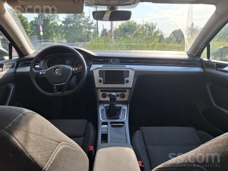 Black Volkswagen Passat B8 2015 in Riga, with an engine capacity of 2.00 L and mileage of 437 thousand km for 5100 €, photo 11 on AUTOMOTO.COM.LV