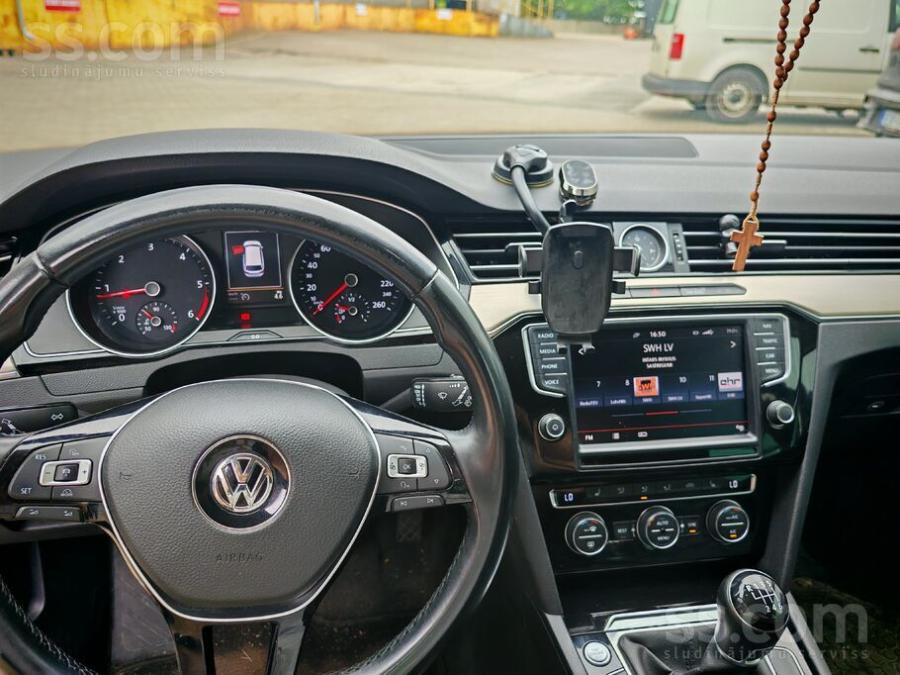 Black Volkswagen Passat B8 2015 in Riga, with an engine capacity of 2.00 L and mileage of 362 thousand km for 9000 €, photo 8 on AUTOMOTO.COM.LV