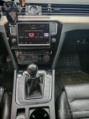 Black Volkswagen Passat B8 2015 in Riga, with an engine capacity of 2.00 L and mileage of 362 thousand km for 9000 €, photo 9 on AUTOMOTO.COM.LV