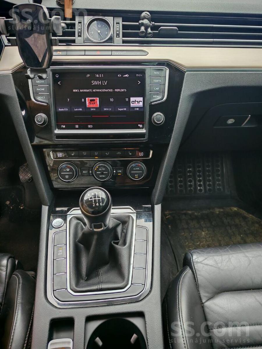 Black Volkswagen Passat B8 2015 in Riga, with an engine capacity of 2.00 L and mileage of 362 thousand km for 9000 €, photo 9 on AUTOMOTO.COM.LV