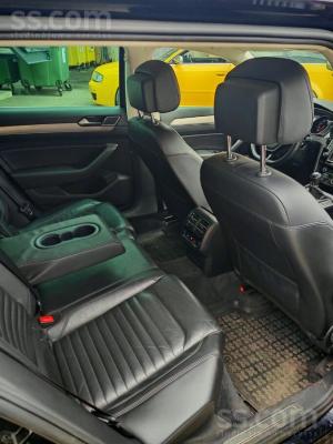 Black Volkswagen Passat B8 2015 in Riga, with an engine capacity of 2.00 L and mileage of 362 thousand km for 9000 €, photo 13 on AUTOMOTO.COM.LV