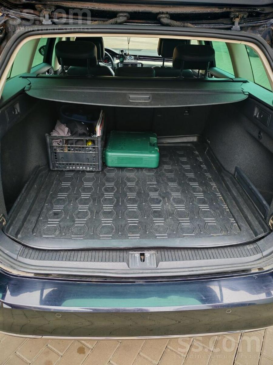 Black Volkswagen Passat B8 2015 in Riga, with an engine capacity of 2.00 L and mileage of 362 thousand km for 9000 €, photo 15 on AUTOMOTO.COM.LV