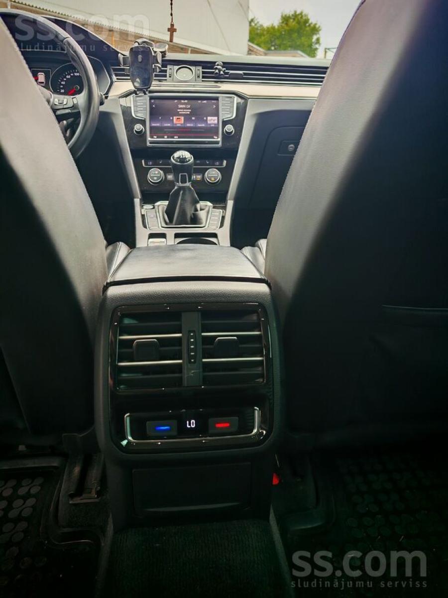 Black Volkswagen Passat B8 2015 in Riga, with an engine capacity of 2.00 L and mileage of 362 thousand km for 9000 €, photo 16 on AUTOMOTO.COM.LV