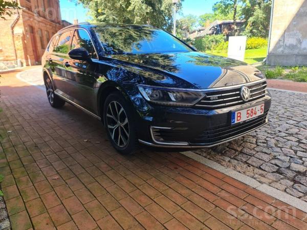 Melns Volkswagen Passat B8 2015 Cēsis, ar dzinēja tilpumu 1.40 L un nobraukumu 212 tūkst. km par 8500 €, foto 1 vietnē AUTOMOTO.COM.LV