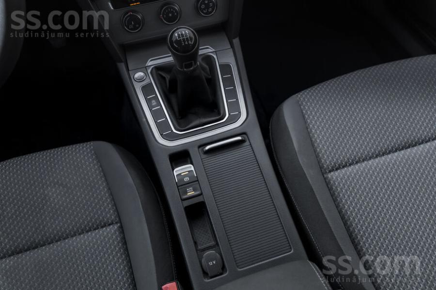 Black Volkswagen Passat B8 2015 in Riga, with an engine capacity of 1.60 L and mileage of 0 thousand km for 7700 €, photo 13 on AUTOMOTO.COM.LV