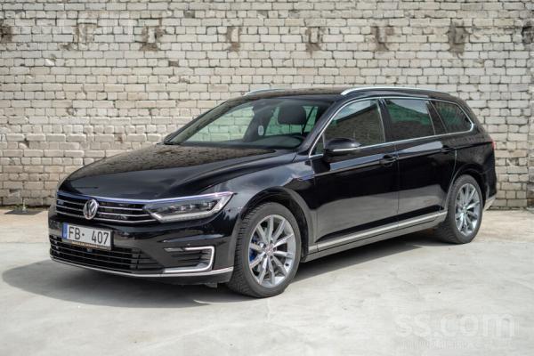 Black Volkswagen Passat B8 2015 in Liepaja, with an engine capacity of 1.40 L and mileage of 273 thousand km for 12500 €, photo 1 on AUTOMOTO.COM.LV